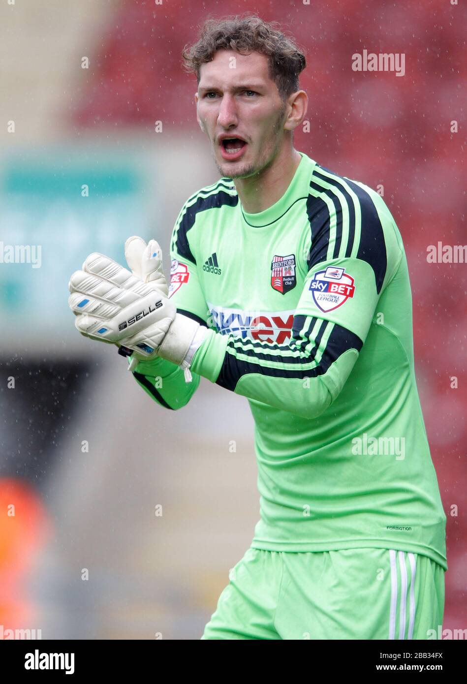 Goalkeeper jack bonham hi-res stock photography and images - Alamy