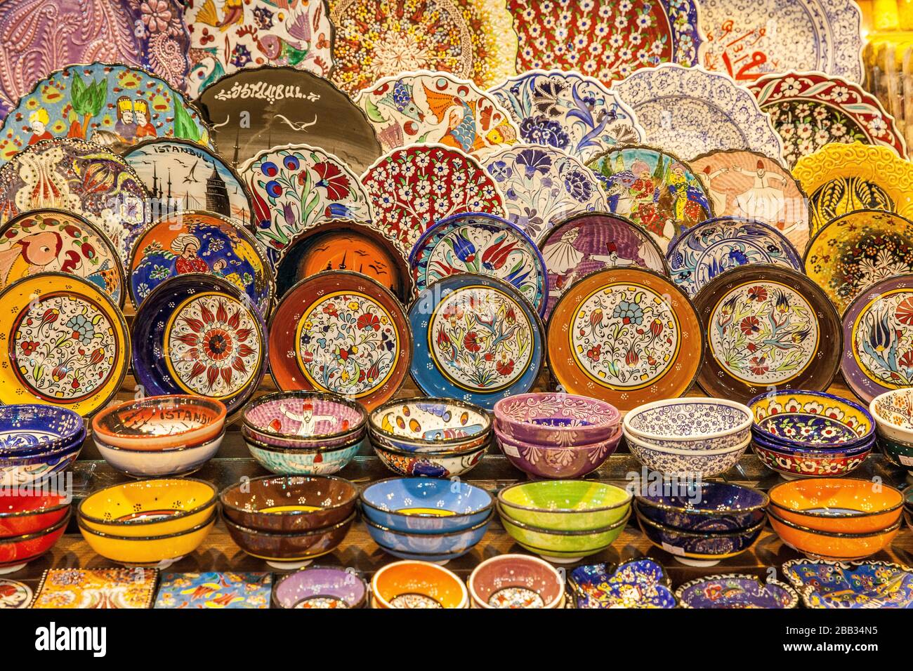 colorful gift plates, Istanbul, Turkey Stock Photo - Alamy