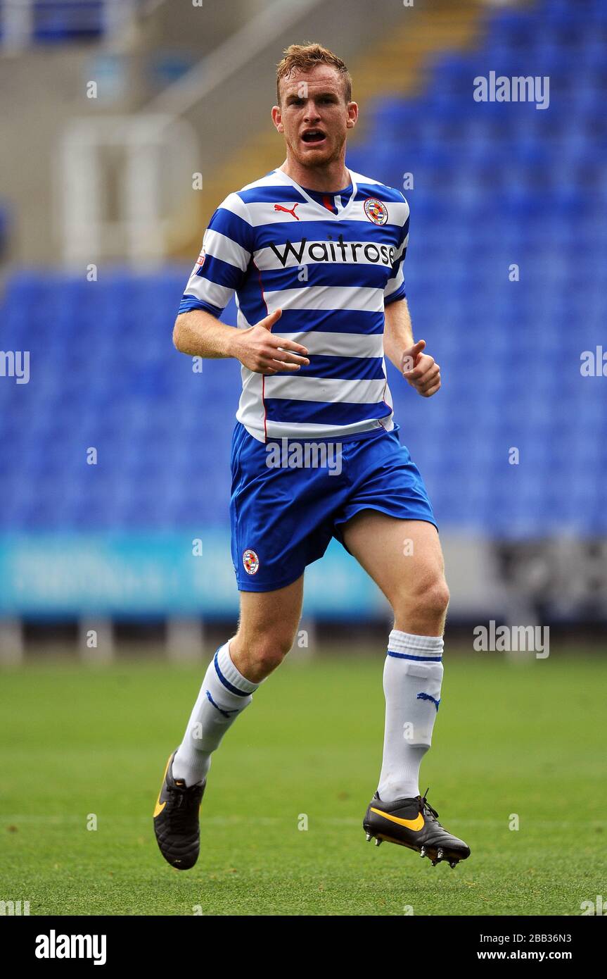 Alex pearce reading hi-res stock photography and images - Alamy