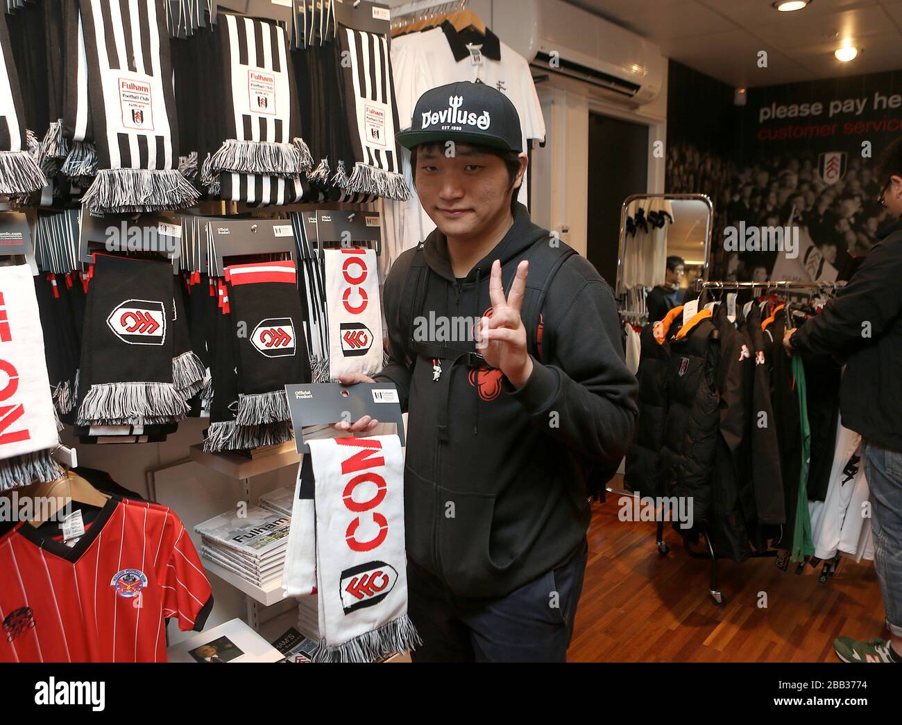 Fan poses photograph hi-res stock photography and images - Alamy