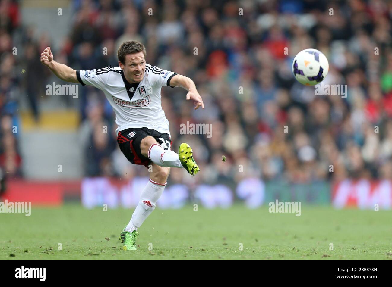 Fulham's Sascha Riether crosses the ball Stock Photo - Alamy