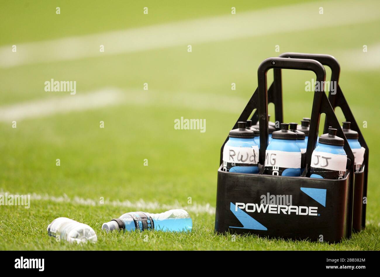 Powerade bottles on pitch hi-res stock photography and images - Alamy