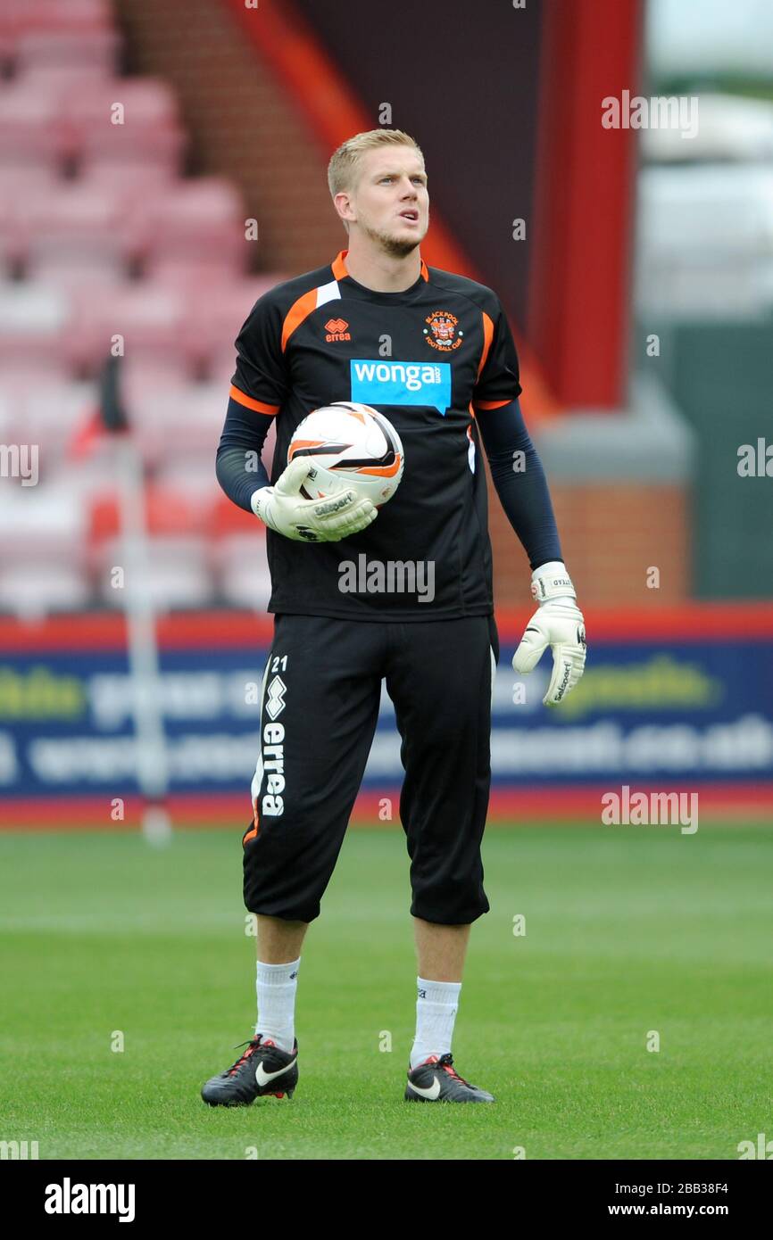 Goalkeeper mark halstead hi-res stock photography and images - Alamy