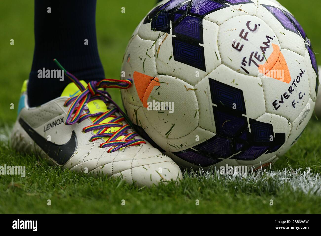 Everton players wear rainbow laces to support the Stonewall anti ...