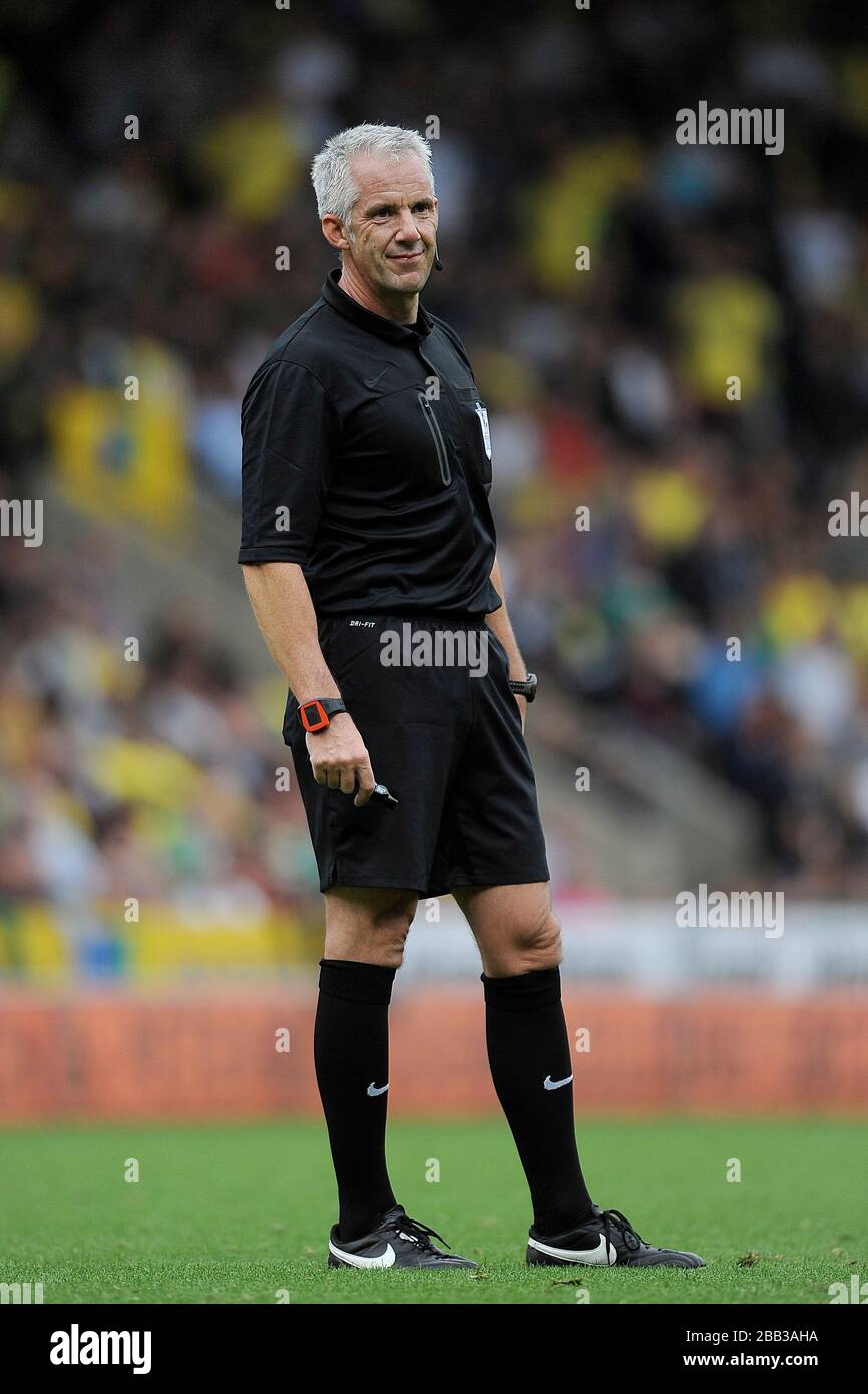 Chris Foy, match referee Stock Photo - Alamy