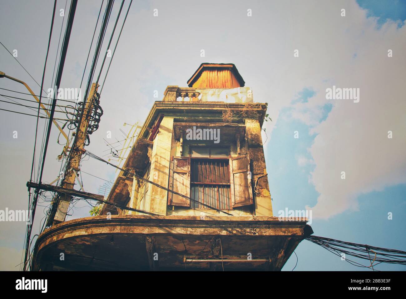 Old abandoned vintage building in Yaowarat Street (Chinatown) in ...