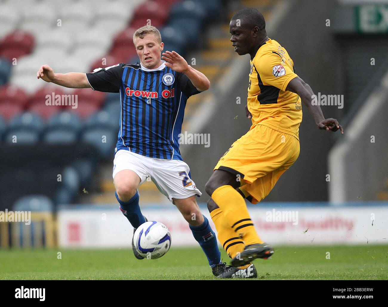 Rochdale's Jamie Allen and Newport County's Ismail Yakubu Stock Photo ...