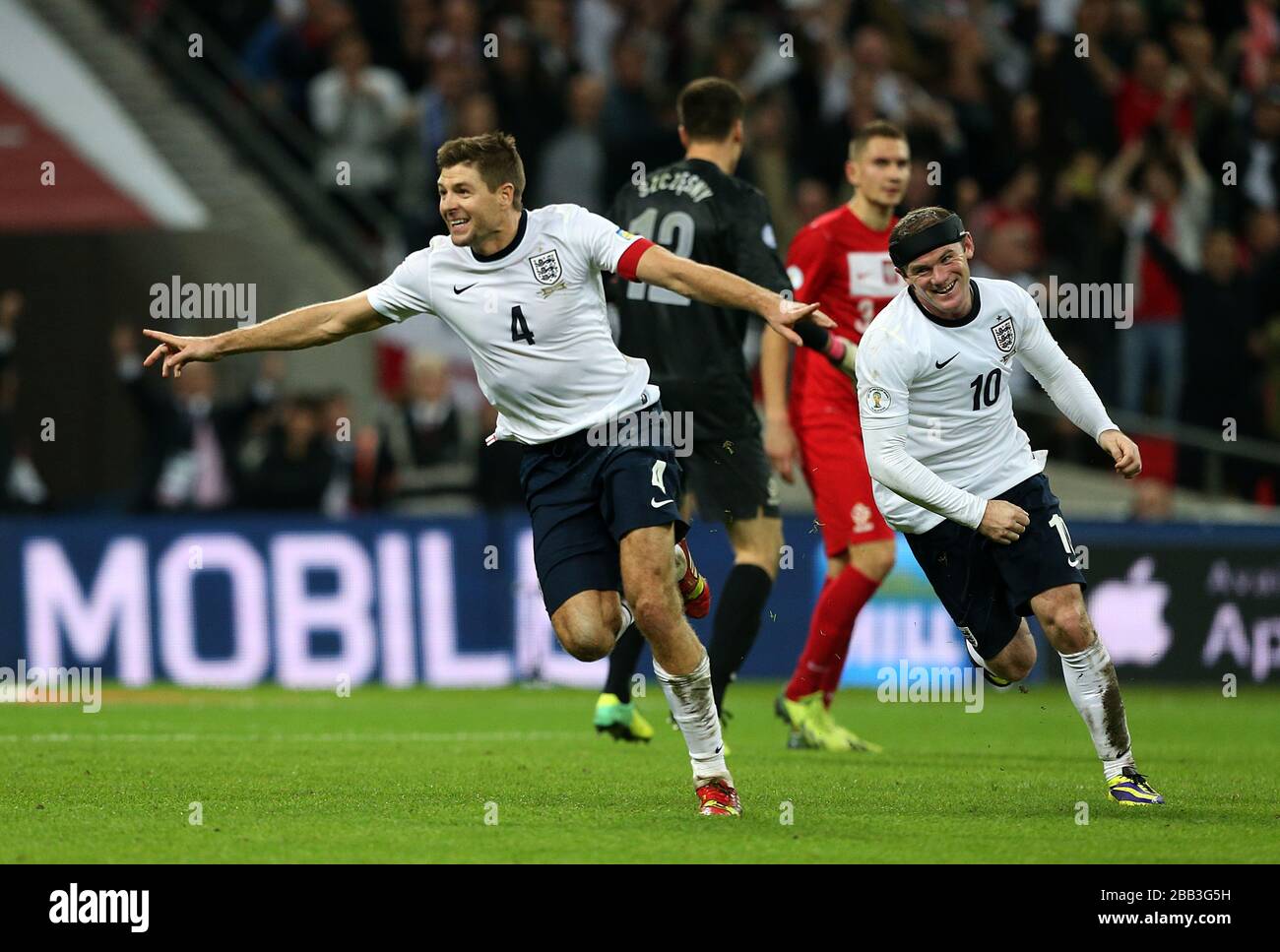 Steven gerrard goal celebration hi-res stock photography and images - Alamy