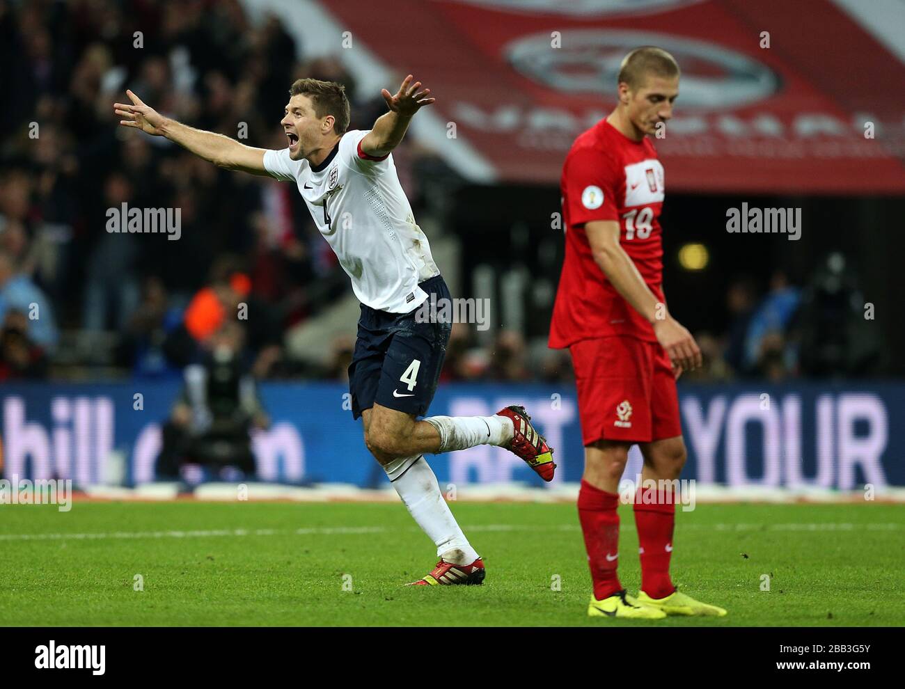 Steven gerrard goal celebration hi-res stock photography and images - Alamy