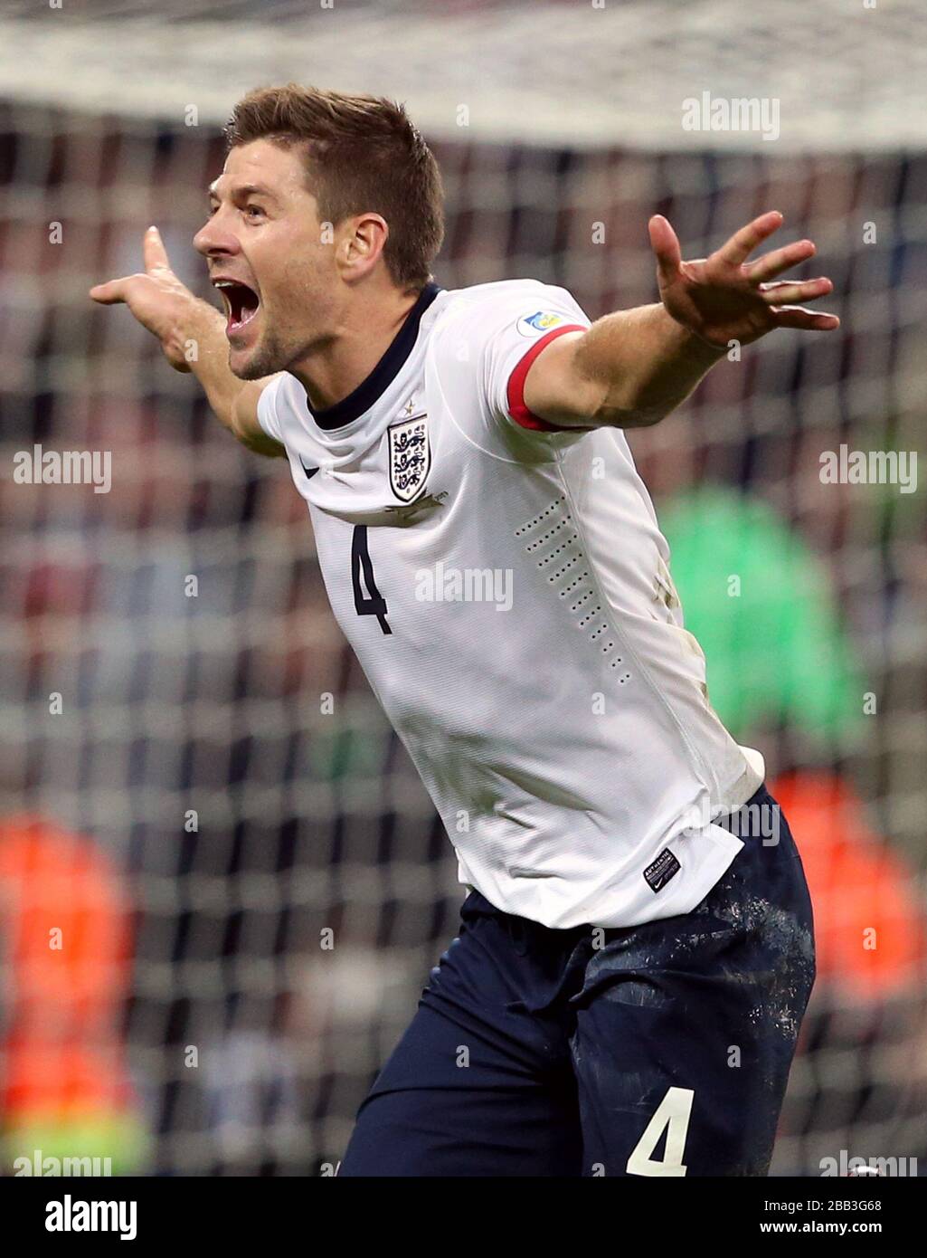 Steven gerrard goal celebration hi-res stock photography and images - Alamy
