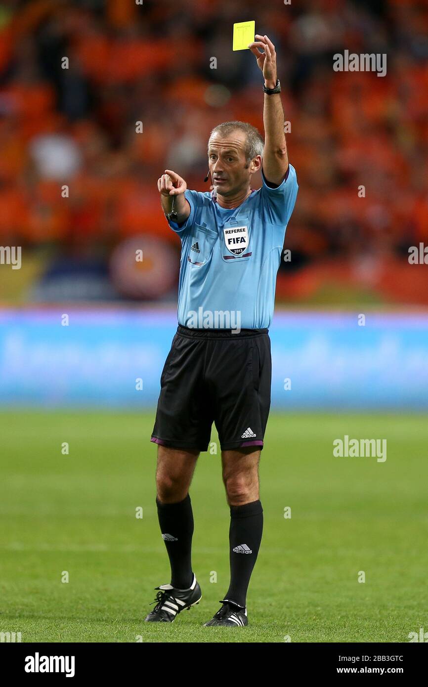 Martin Atkinson, match referee Stock Photo - Alamy