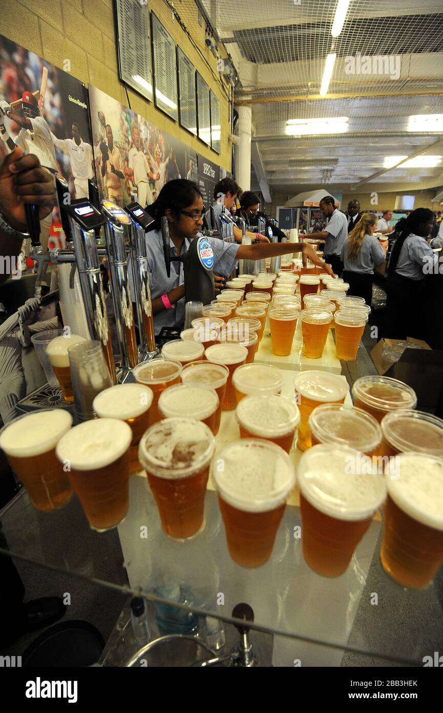Cricket beer oval hi-res stock photography and images - Alamy