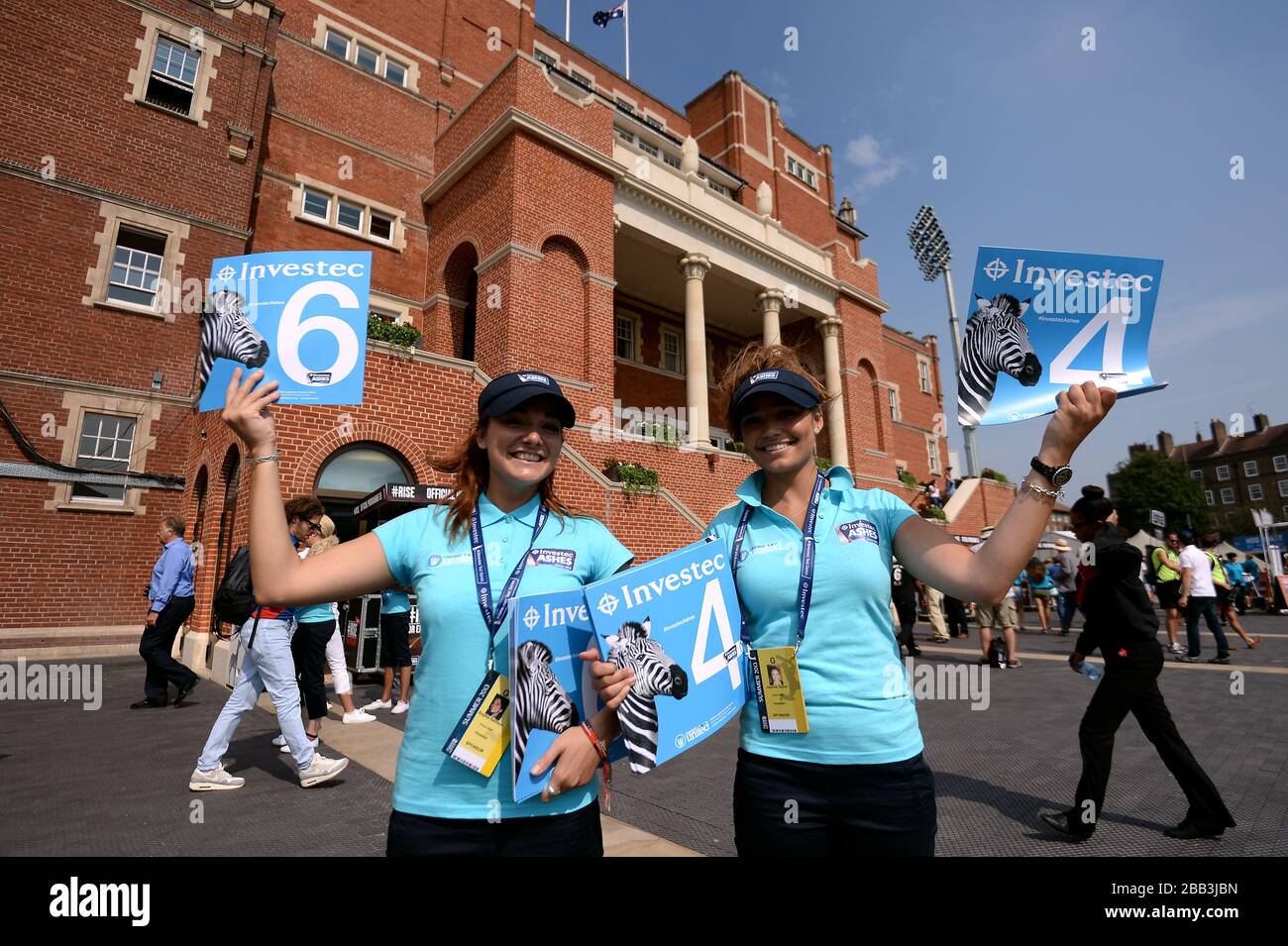 Investec ashes branding fans ampics hi-res stock photography and images ...