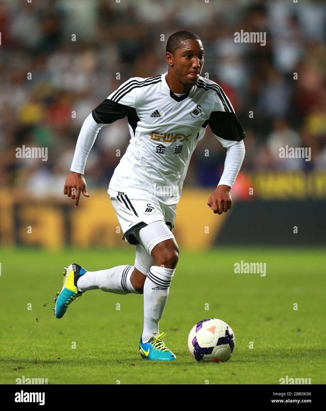 Swansea City's Jonathan de Guzman Stock Photo - Alamy