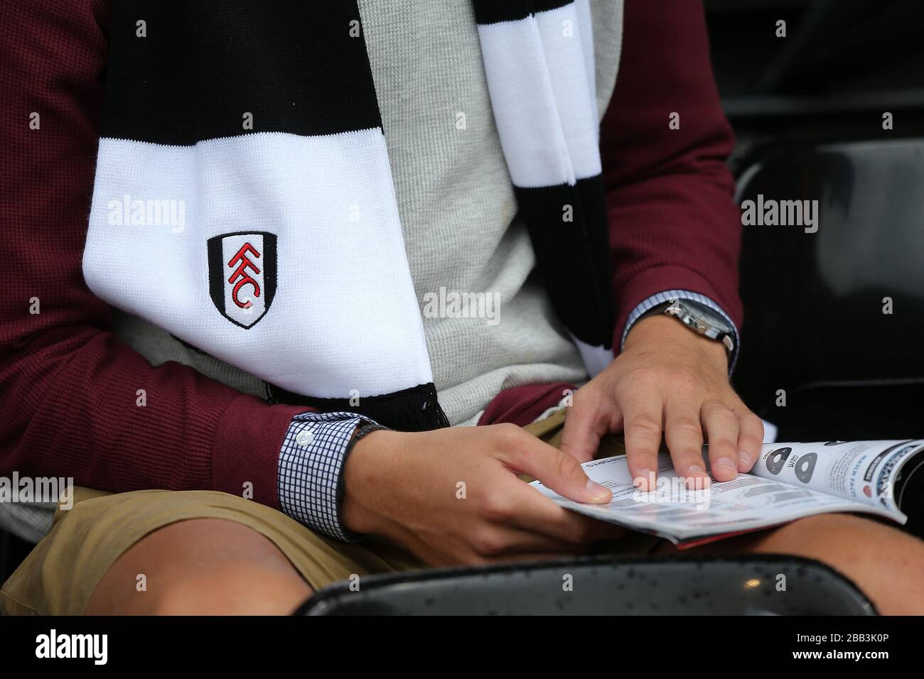 Matchday scarf hi-res stock photography and images - Alamy