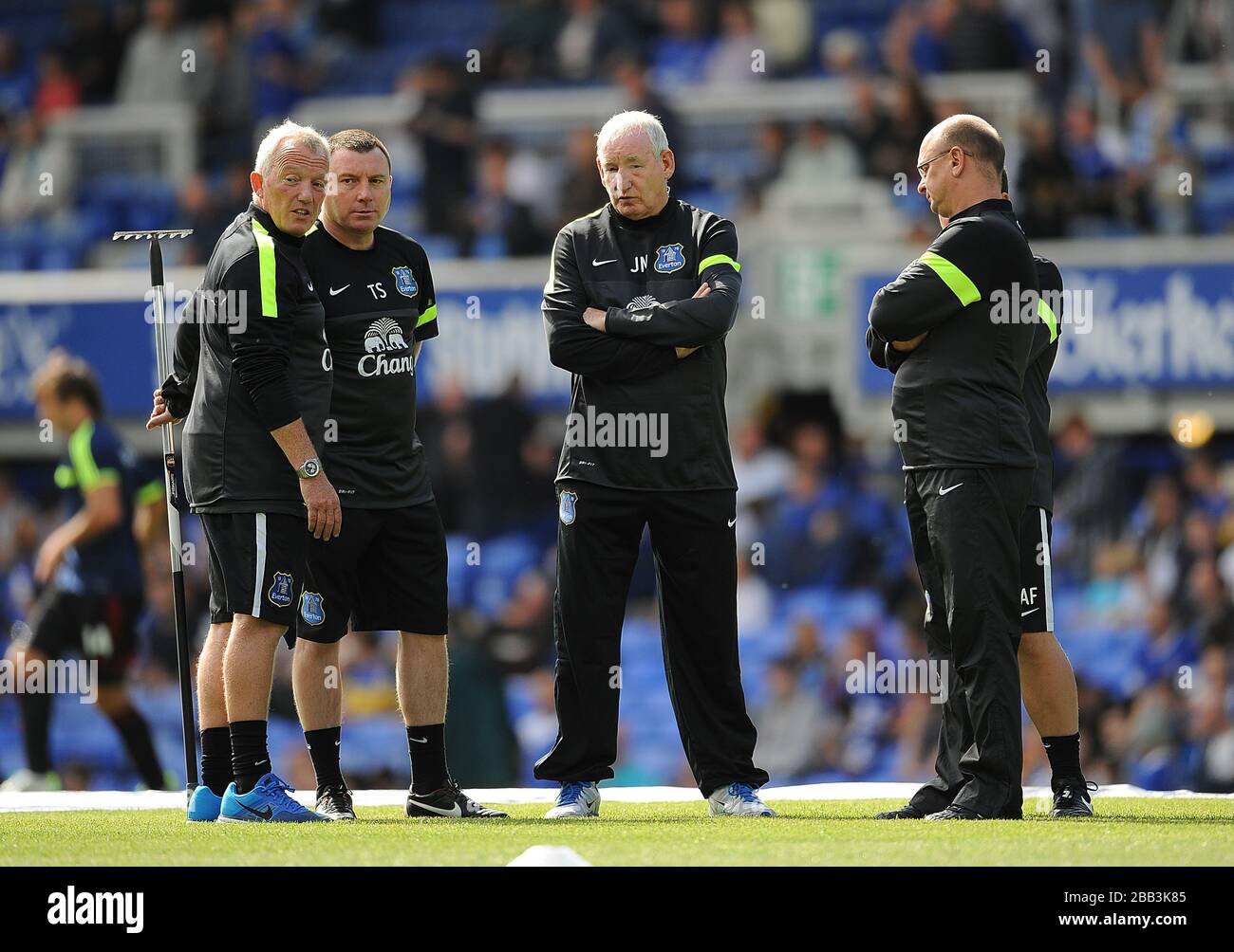 Everton staff during training Stock Photo - Alamy