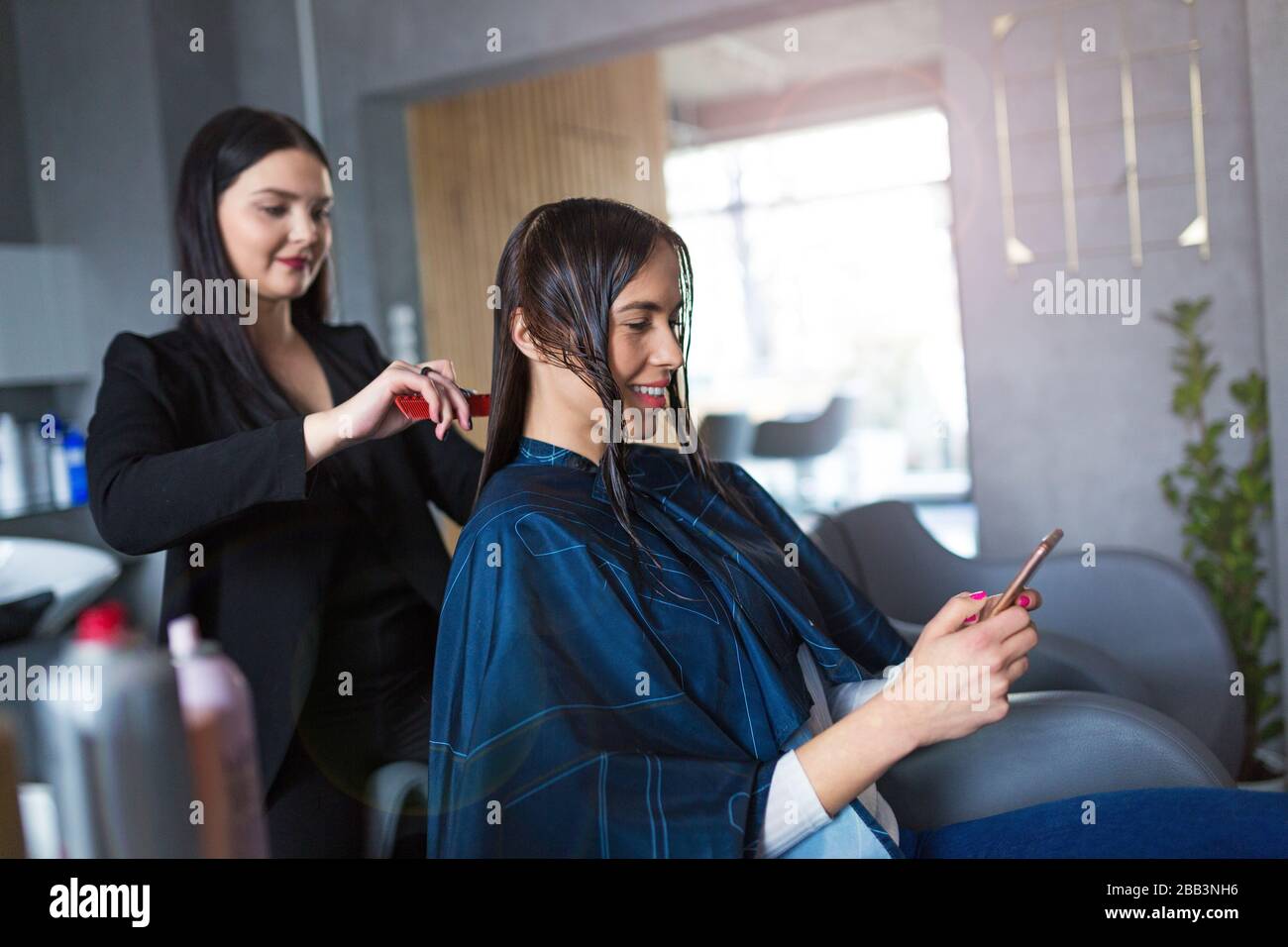 Beauty salon parlor customer hi-res stock photography and images - Alamy