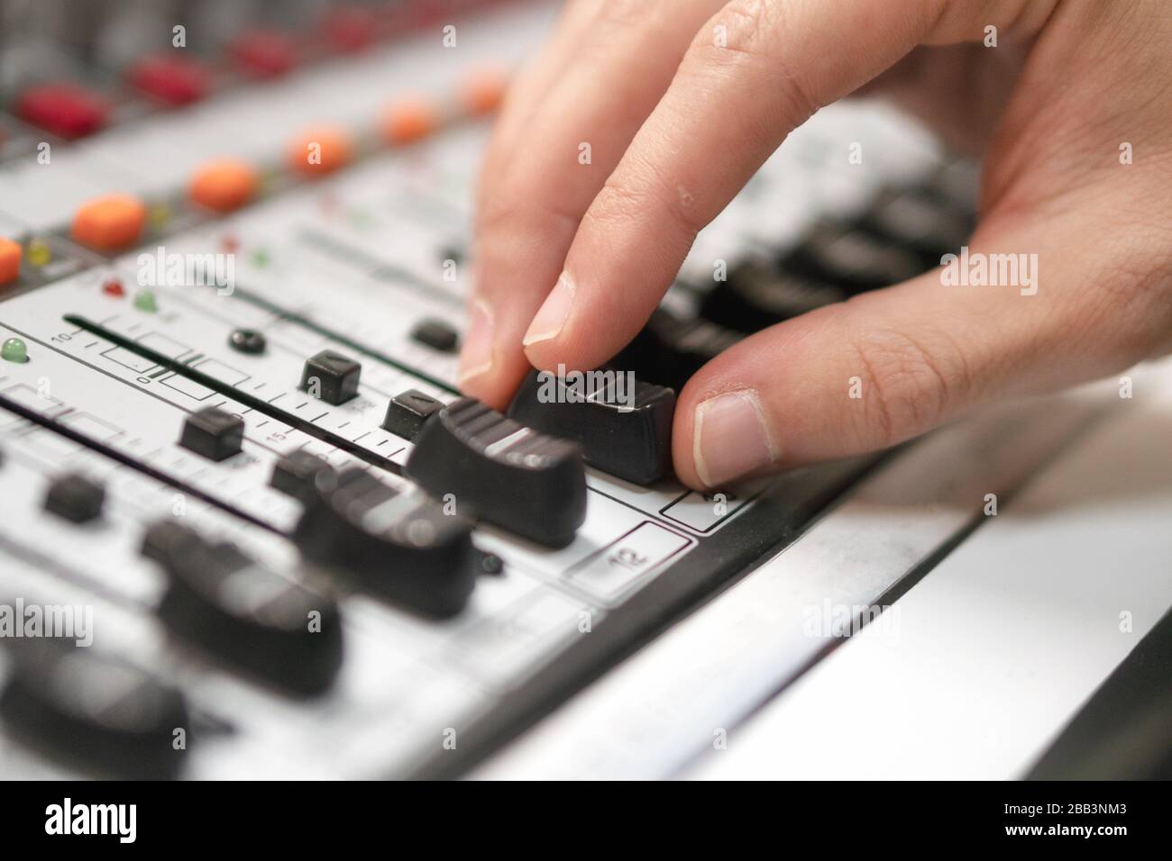 Sound engineer concert hi-res stock photography and images - Alamy