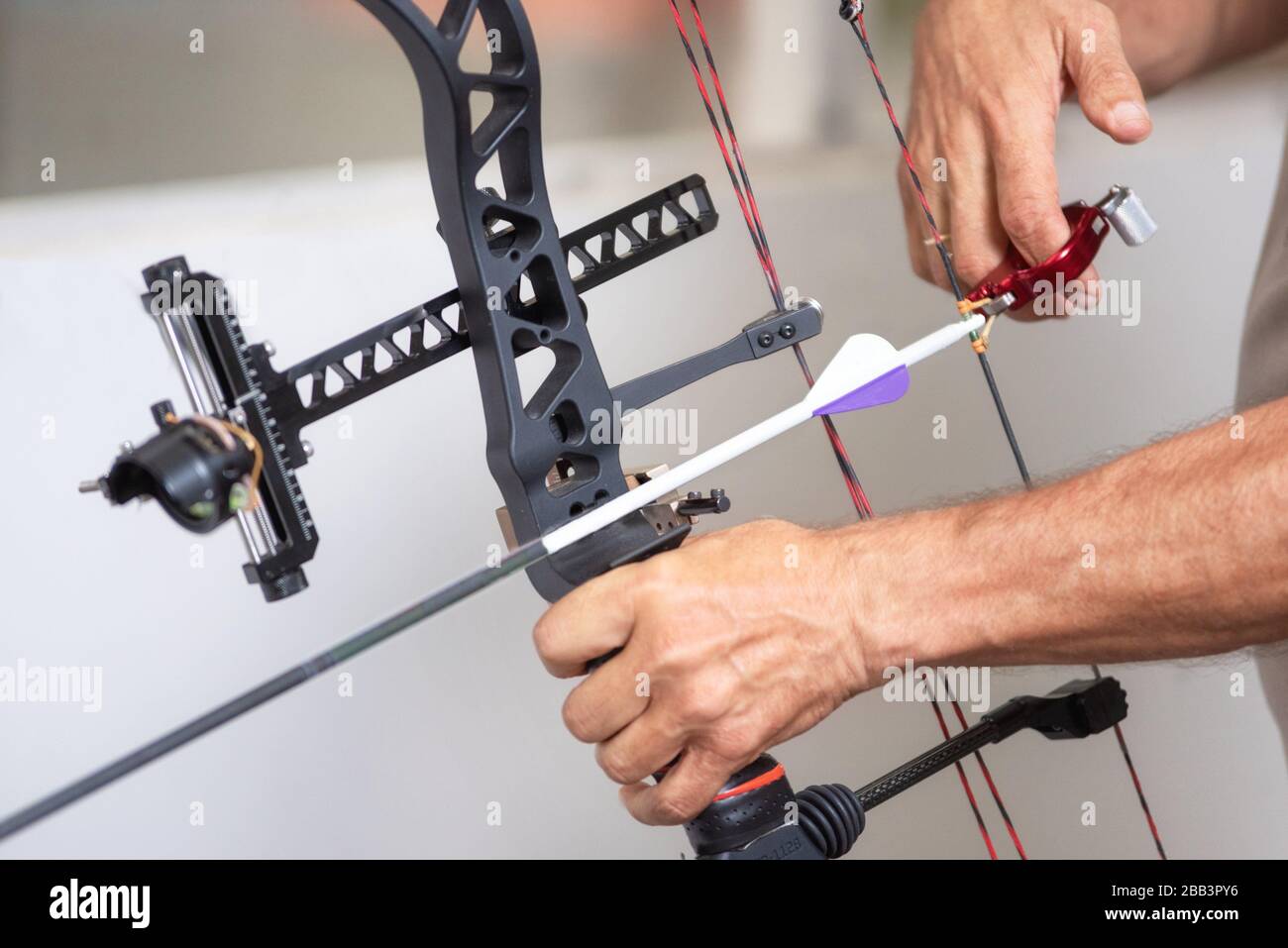 Compound bow arrow hi-res stock photography and images - Alamy