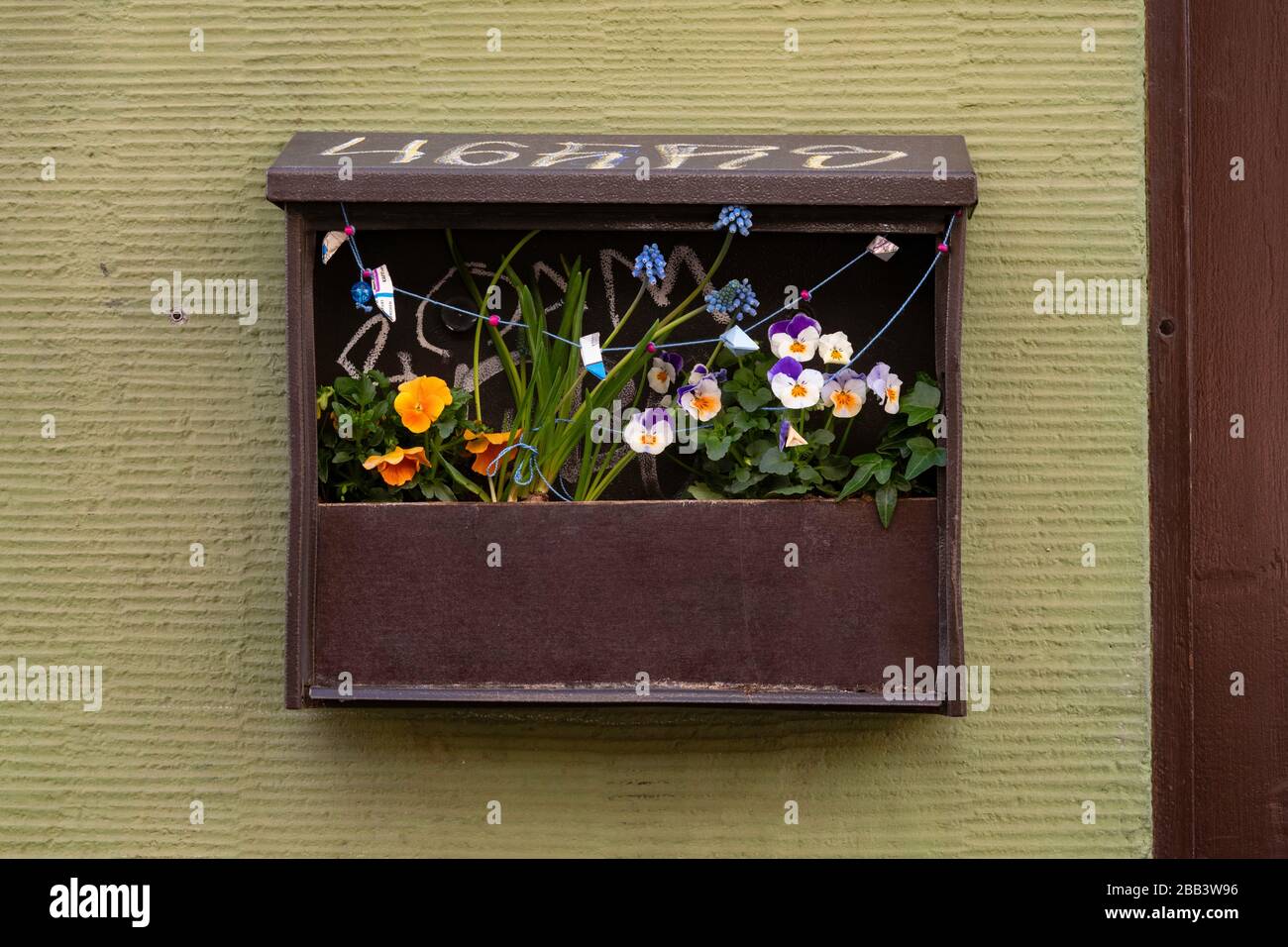 Postbox decoration hi-res stock photography and images - Alamy