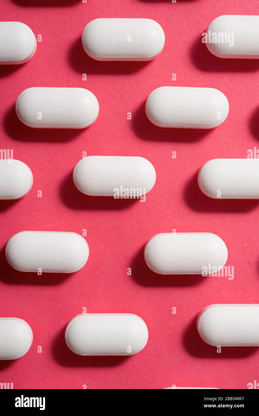 Analgesic pink capsule hi-res stock photography and images - Alamy