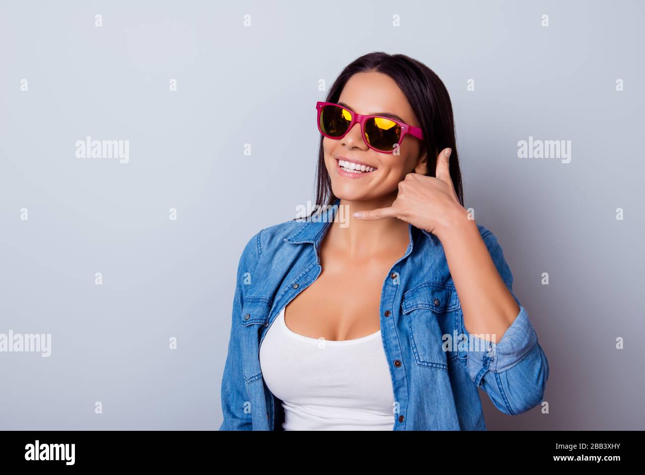 Girl wearing white singlet hi-res stock photography and images - Alamy