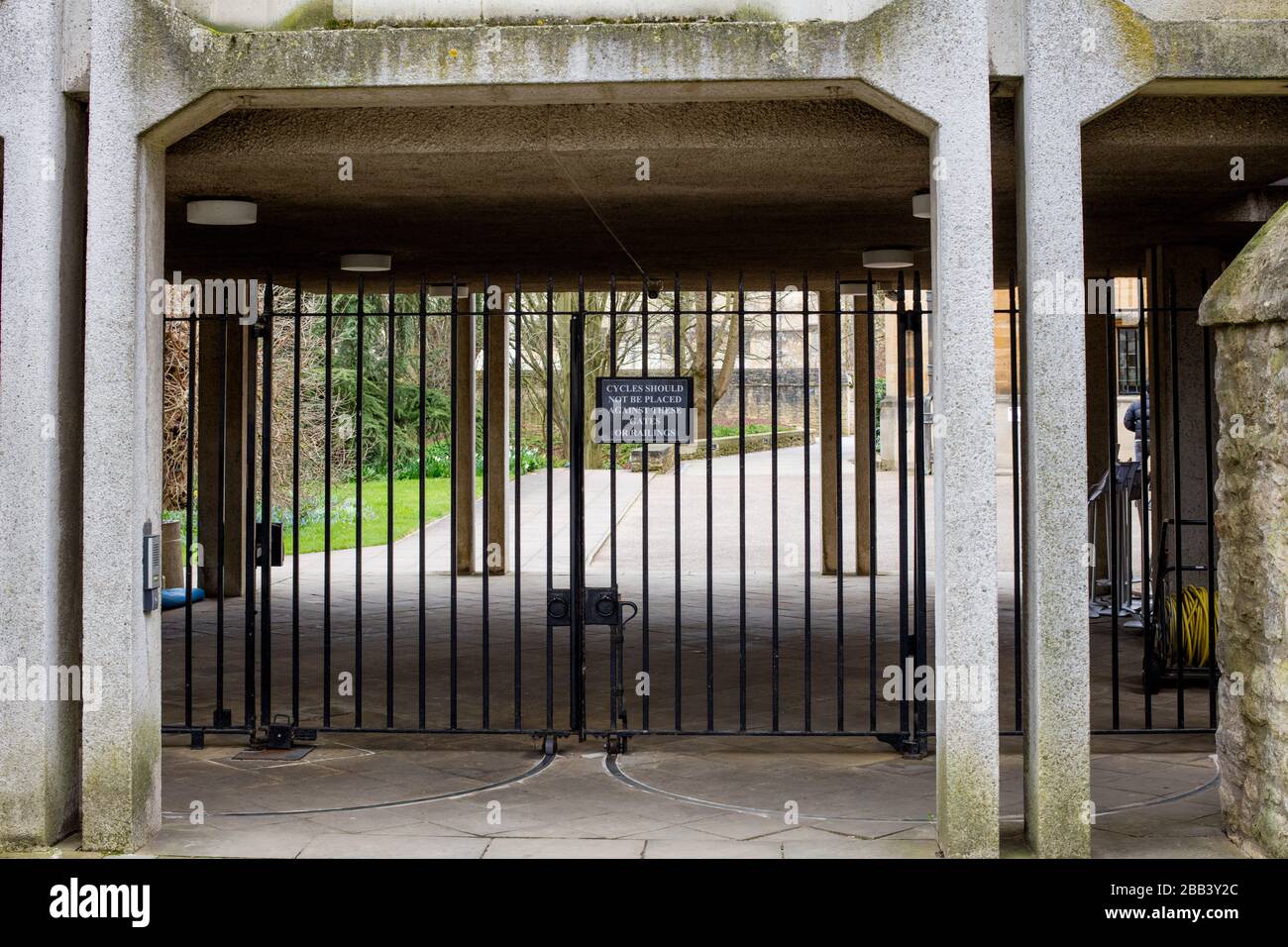 Dark gates hi-res stock photography and images - Alamy