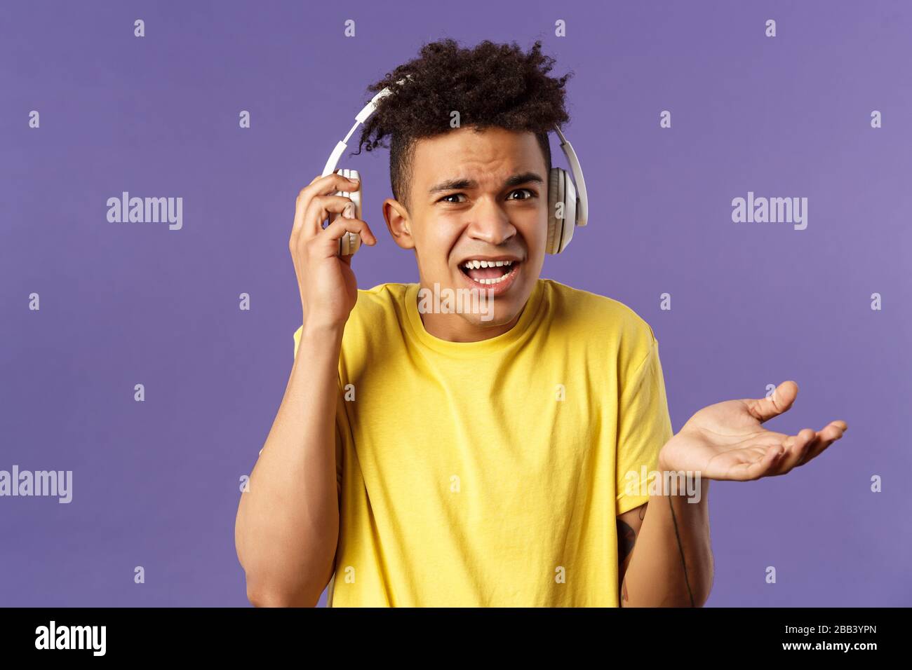 I am listening hi-res stock photography and images - Alamy