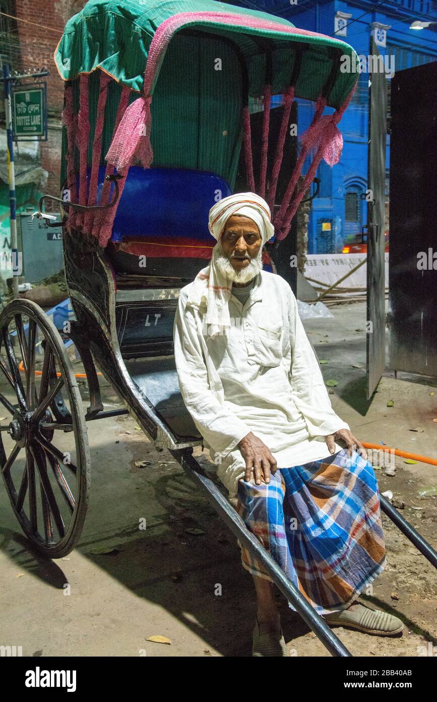 hand pulled riksja in Calcutta, India Stock Photo - Alamy