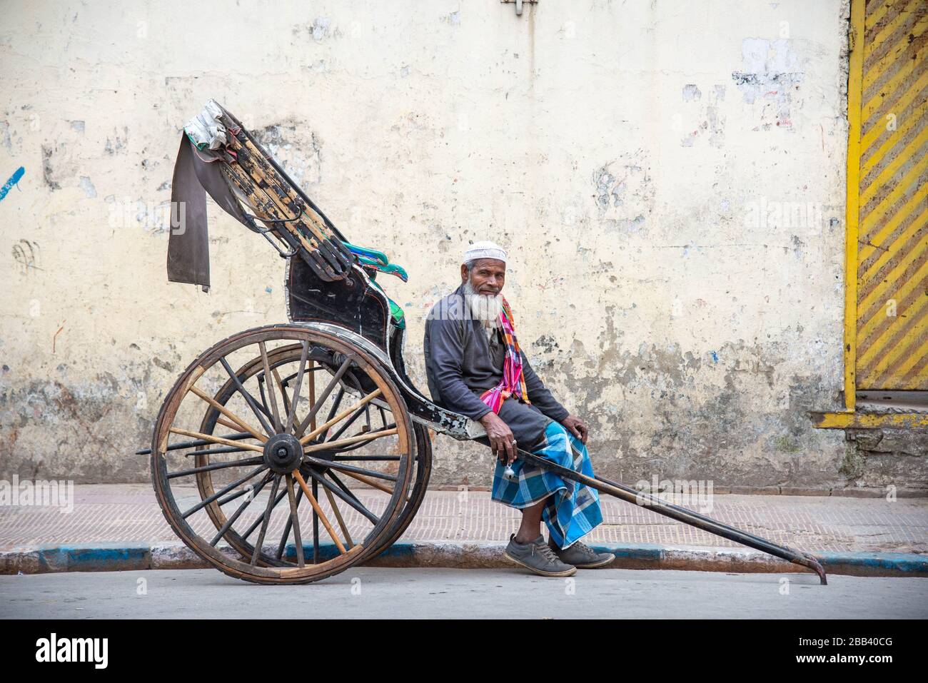 Hand pulled rickshaw hi-res stock photography and images - Alamy