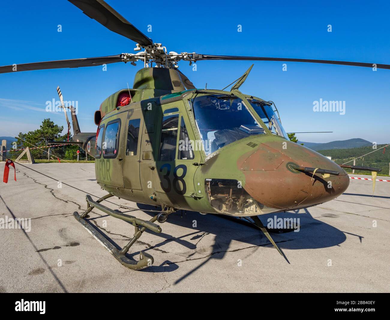 Bell 412 hi-res stock photography and images - Alamy