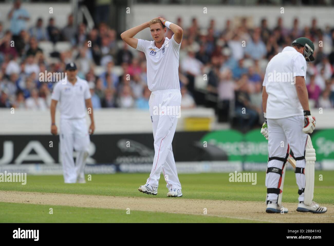 Englands stuart broad rues a dropped catch hi-res stock photography and ...