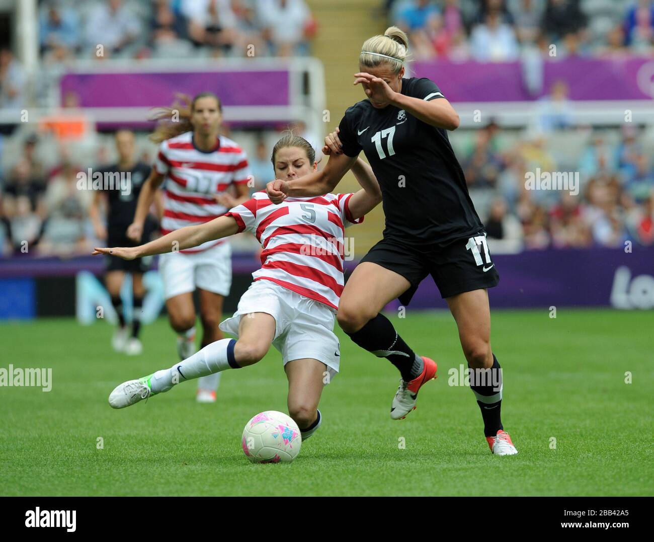 USA's Kelley O'Hara (left) and New Zealand's Hannah Wilkinson battle ...
