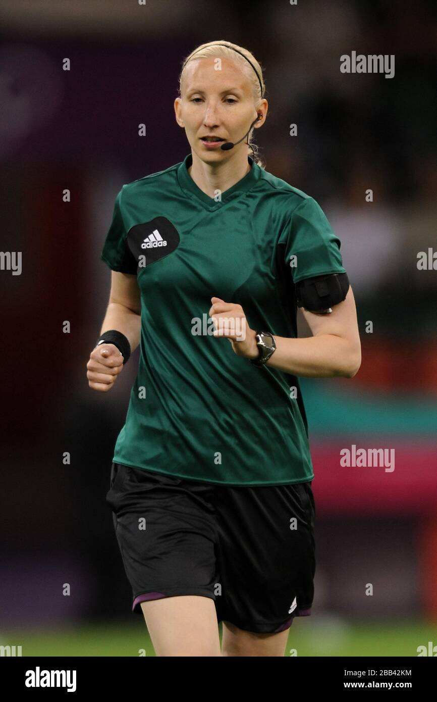 Assistant referee anu jokela hi-res stock photography and images - Alamy