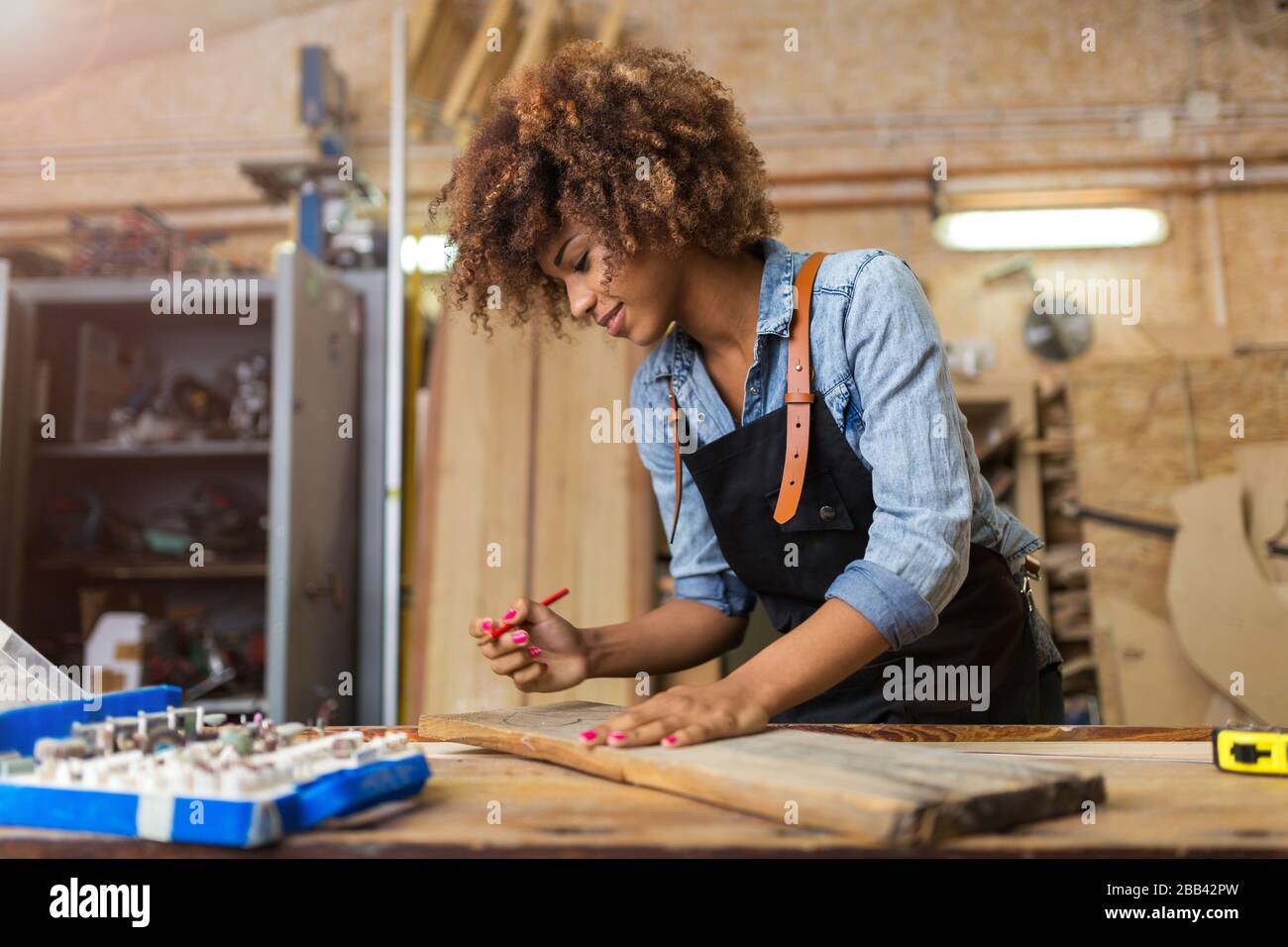 African american woodworker hi-res stock photography and images - Alamy