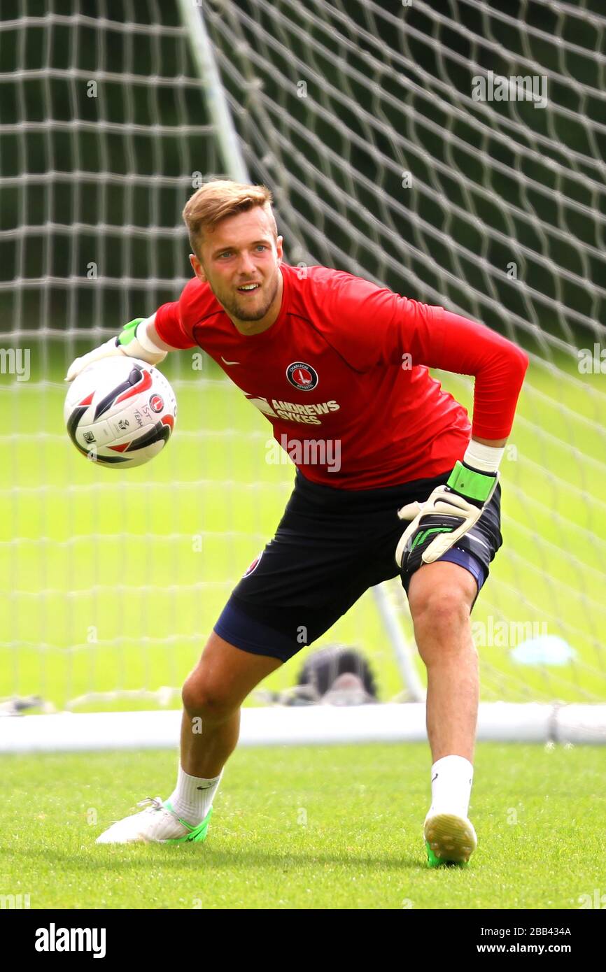 Charlton athletics goalkeeper ben hamer hi-res stock photography and ...