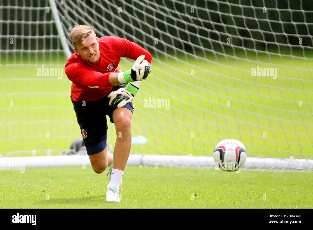 Charlton athletics goalkeeper ben hamer hi-res stock photography and ...