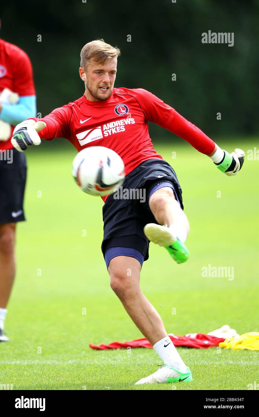 Charlton athletics goalkeeper ben hamer hi-res stock photography and ...