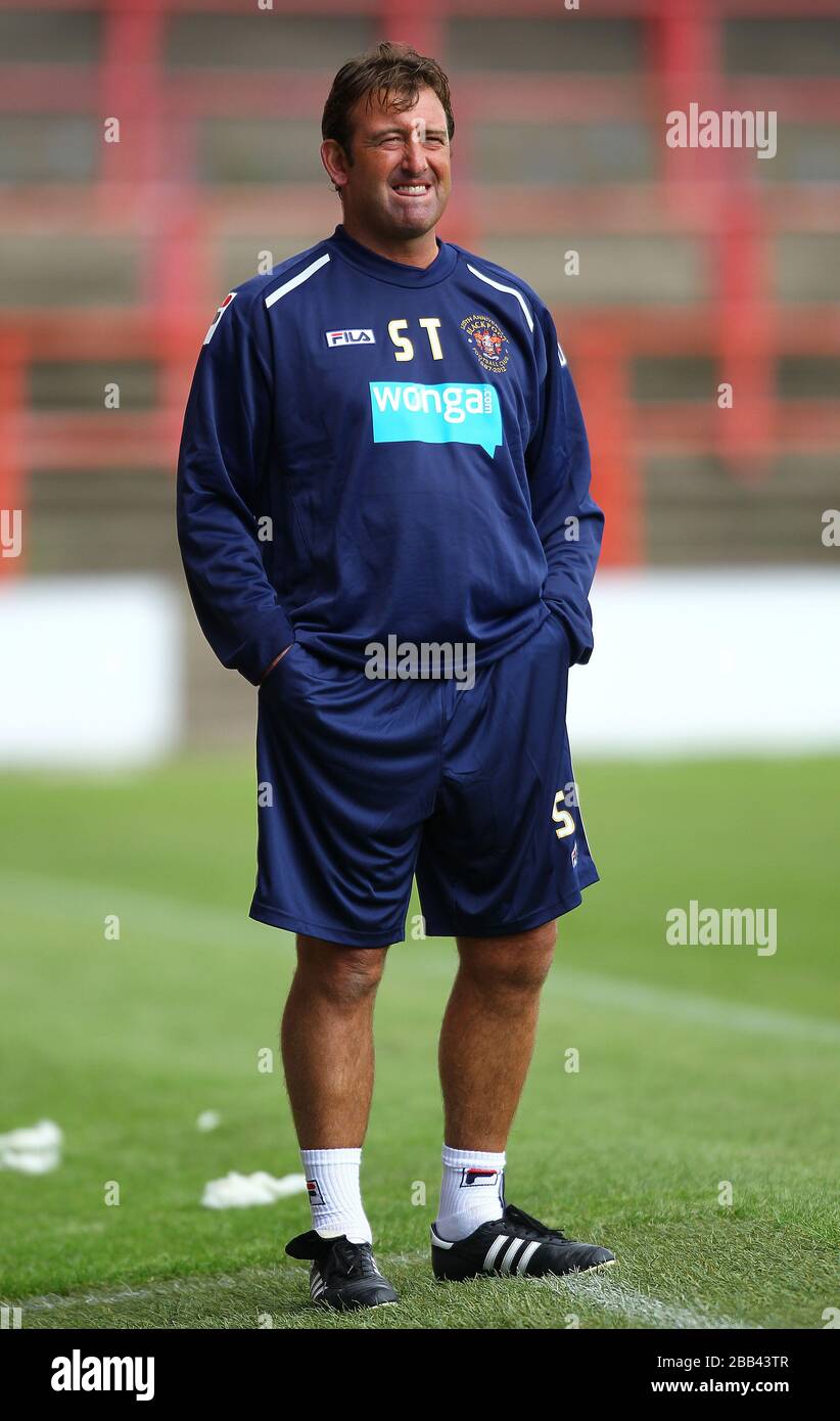 Wrexham assistant manager hi-res stock photography and images - Alamy