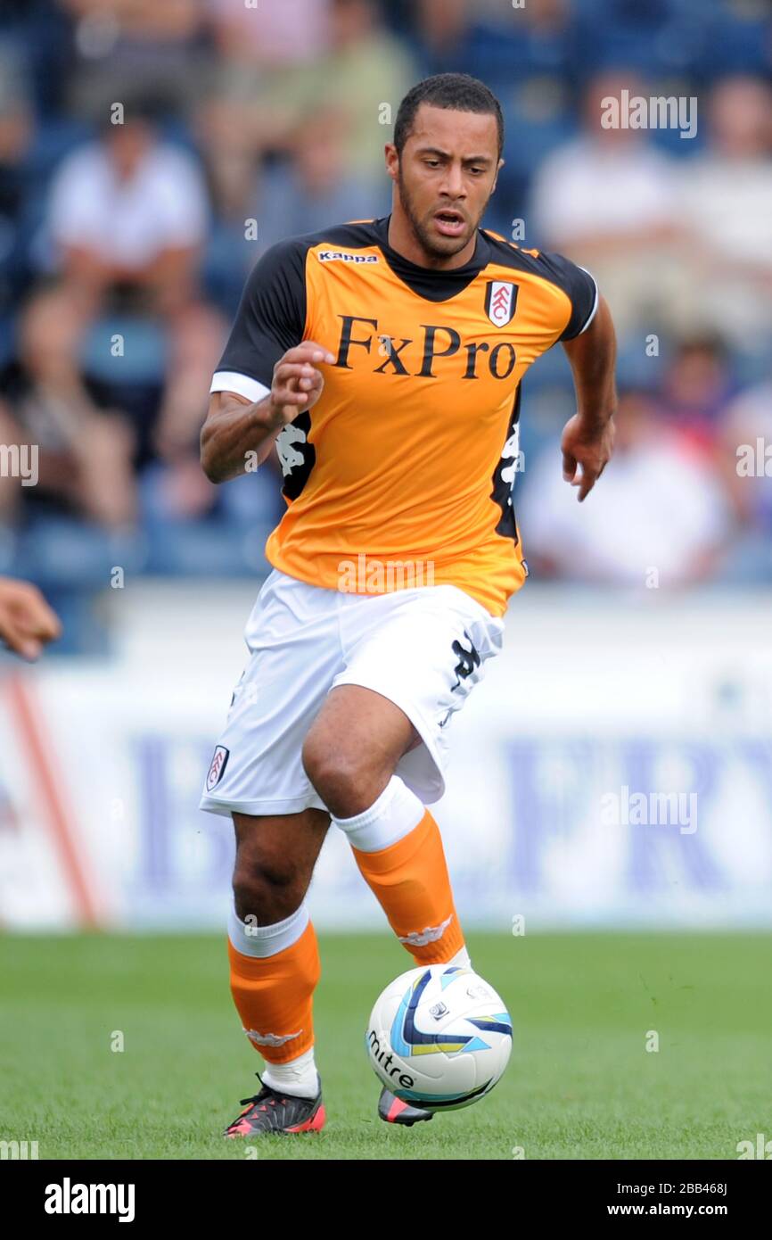 Moussa dembele fulham hi-res stock photography and images - Alamy