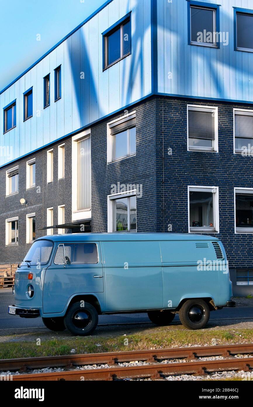 Vw bus hi-res stock photography and images - Alamy
