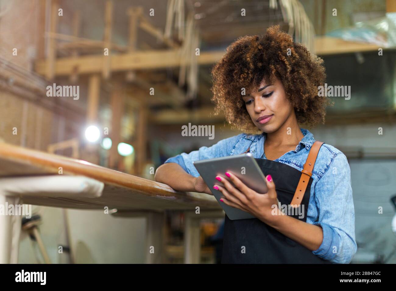 African woman working power tools hi-res stock photography and images ...