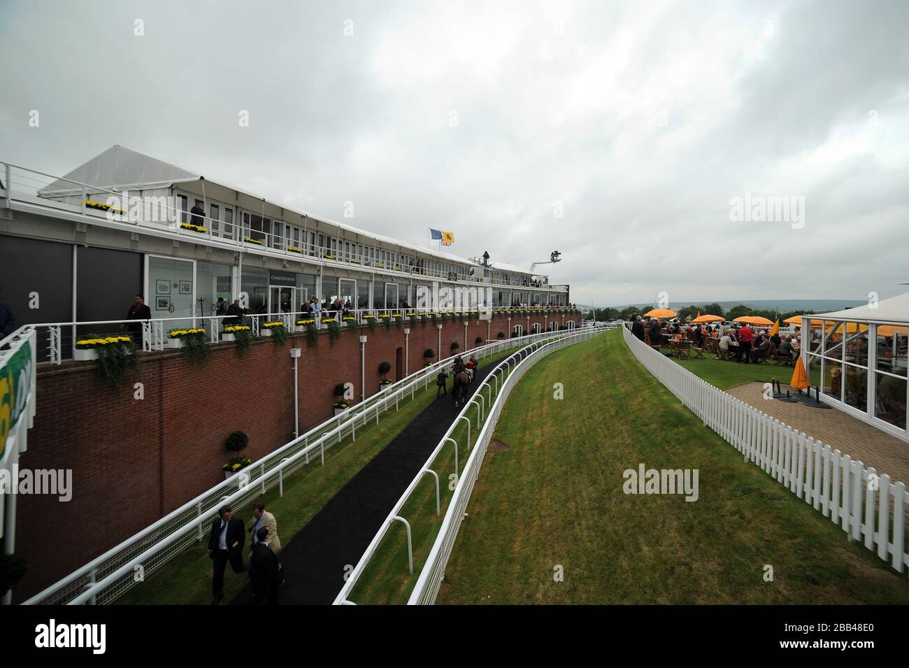 Goodwood racecourse general view hi-res stock photography and images ...