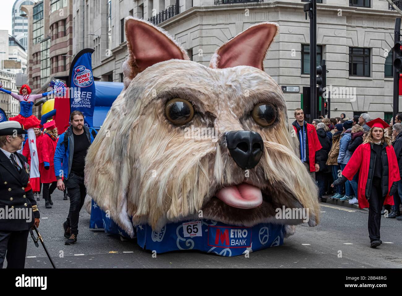 Dog float for Metro Bank at the Lord Mayor of London Parade Stock Photo ...