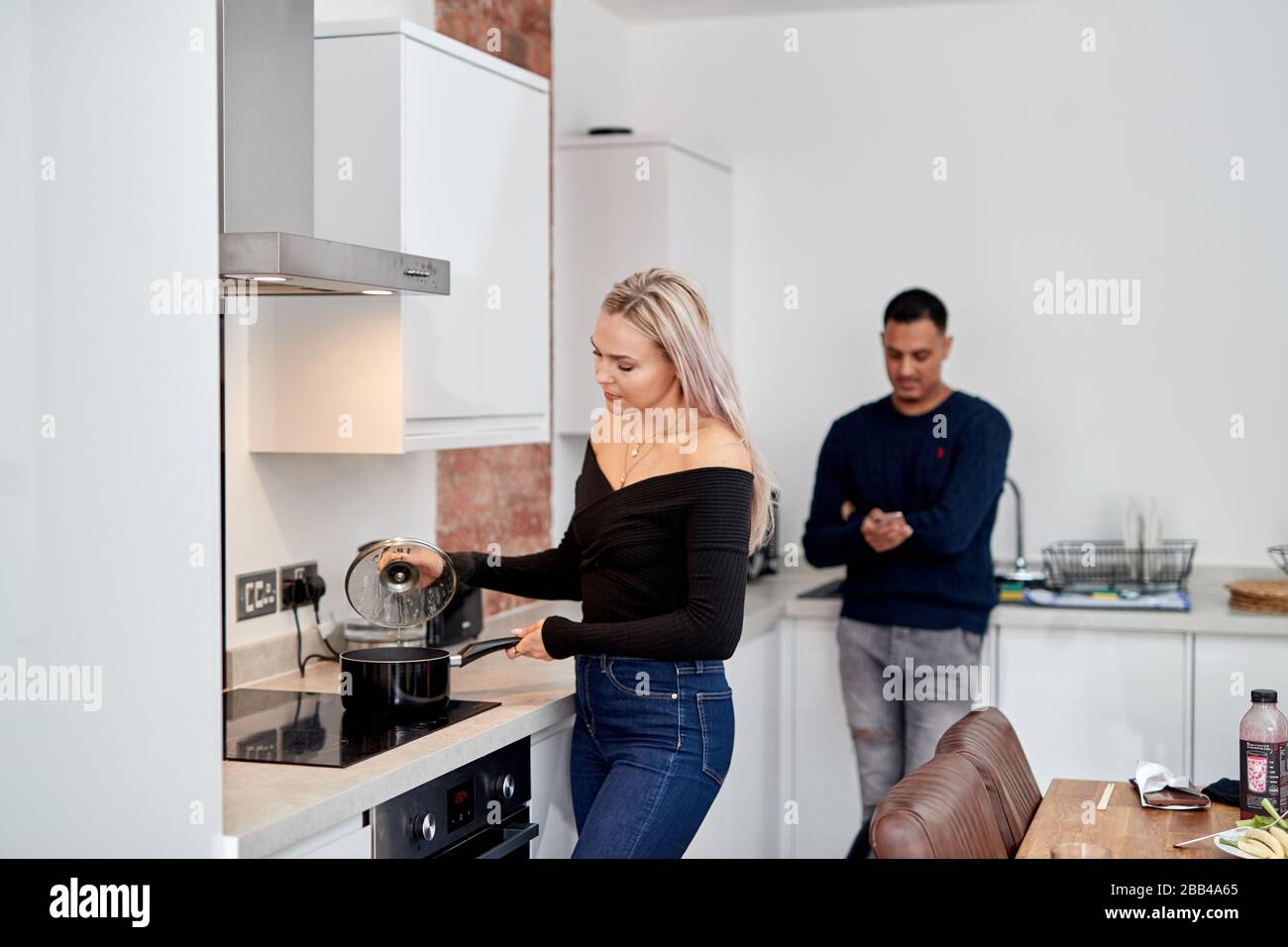 mixed race couple healthy eating Stock Photo - Alamy