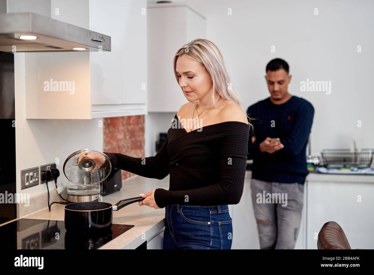mixed race couple healthy eating Stock Photo - Alamy