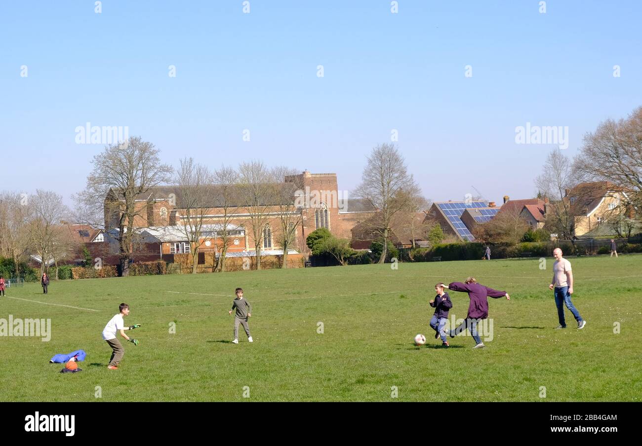 Kids playing football in the park uk hi-res stock photography and ...