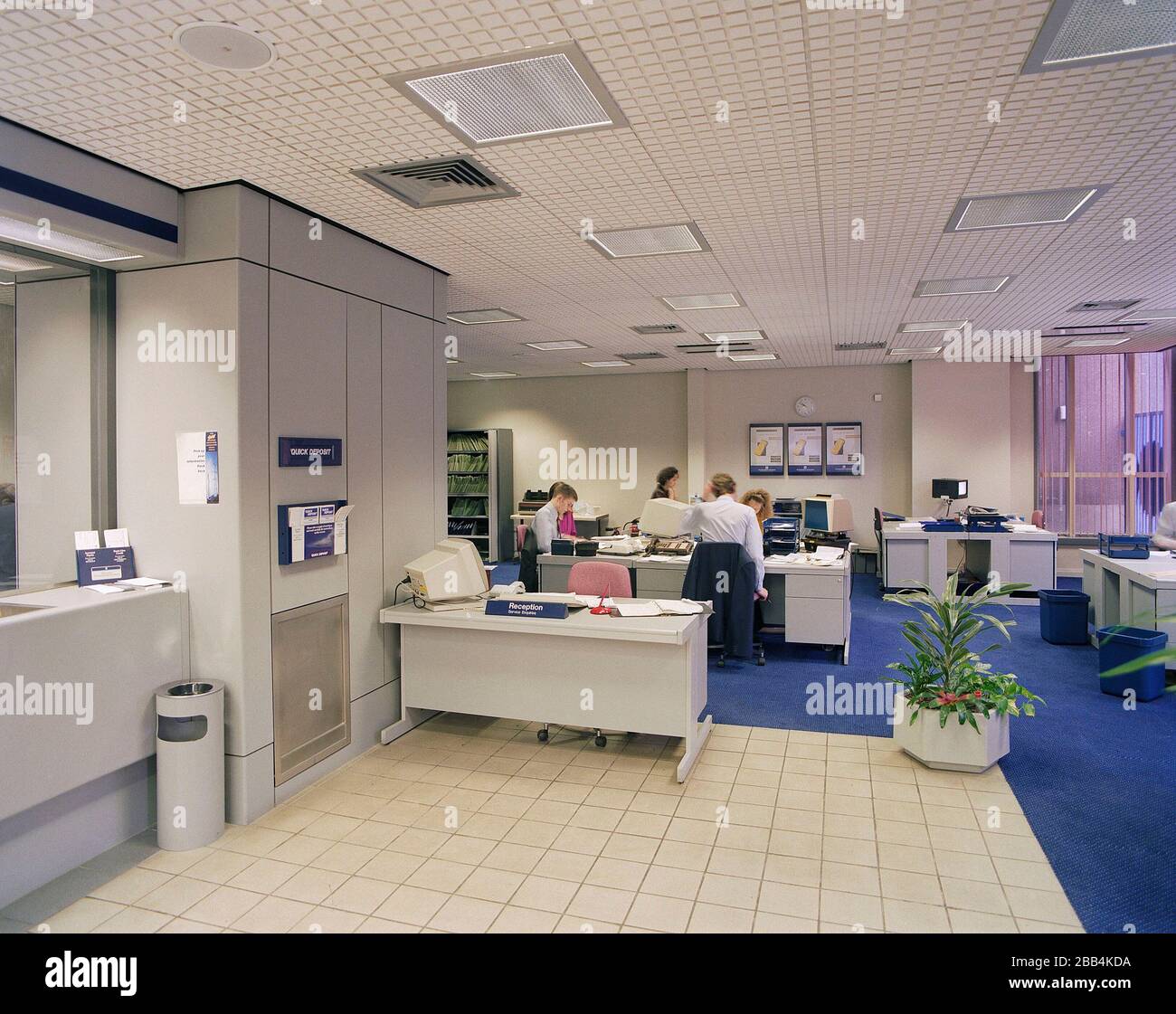 Bank interior uk 1990s hi-res stock photography and images - Alamy
