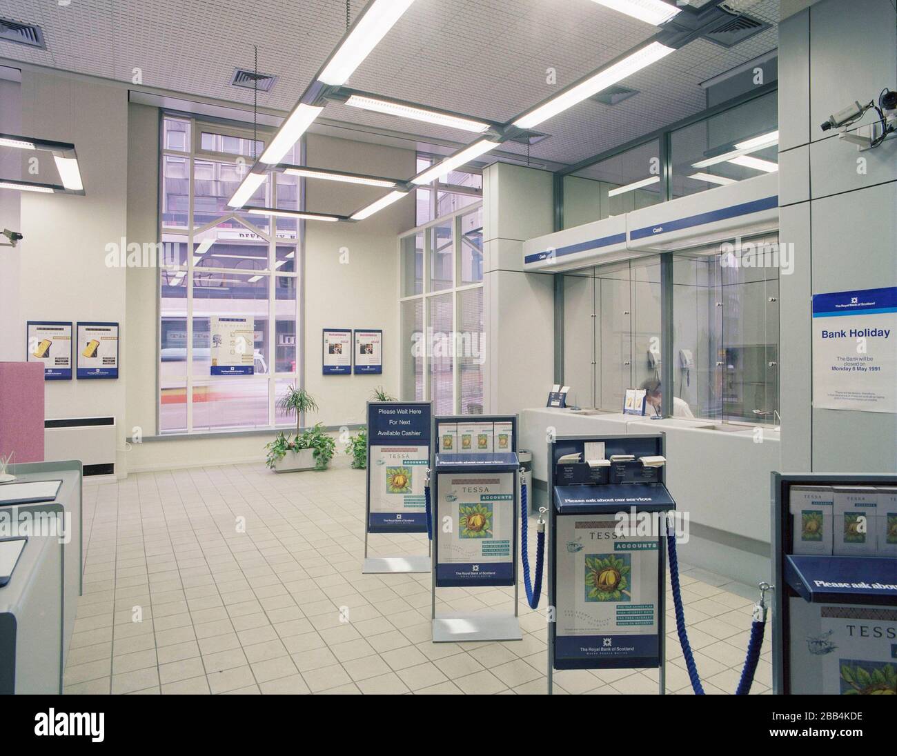 Bank interior uk 1990s hi-res stock photography and images - Alamy