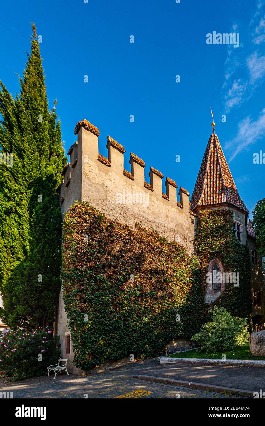 Castello principesco hi-res stock photography and images - Alamy